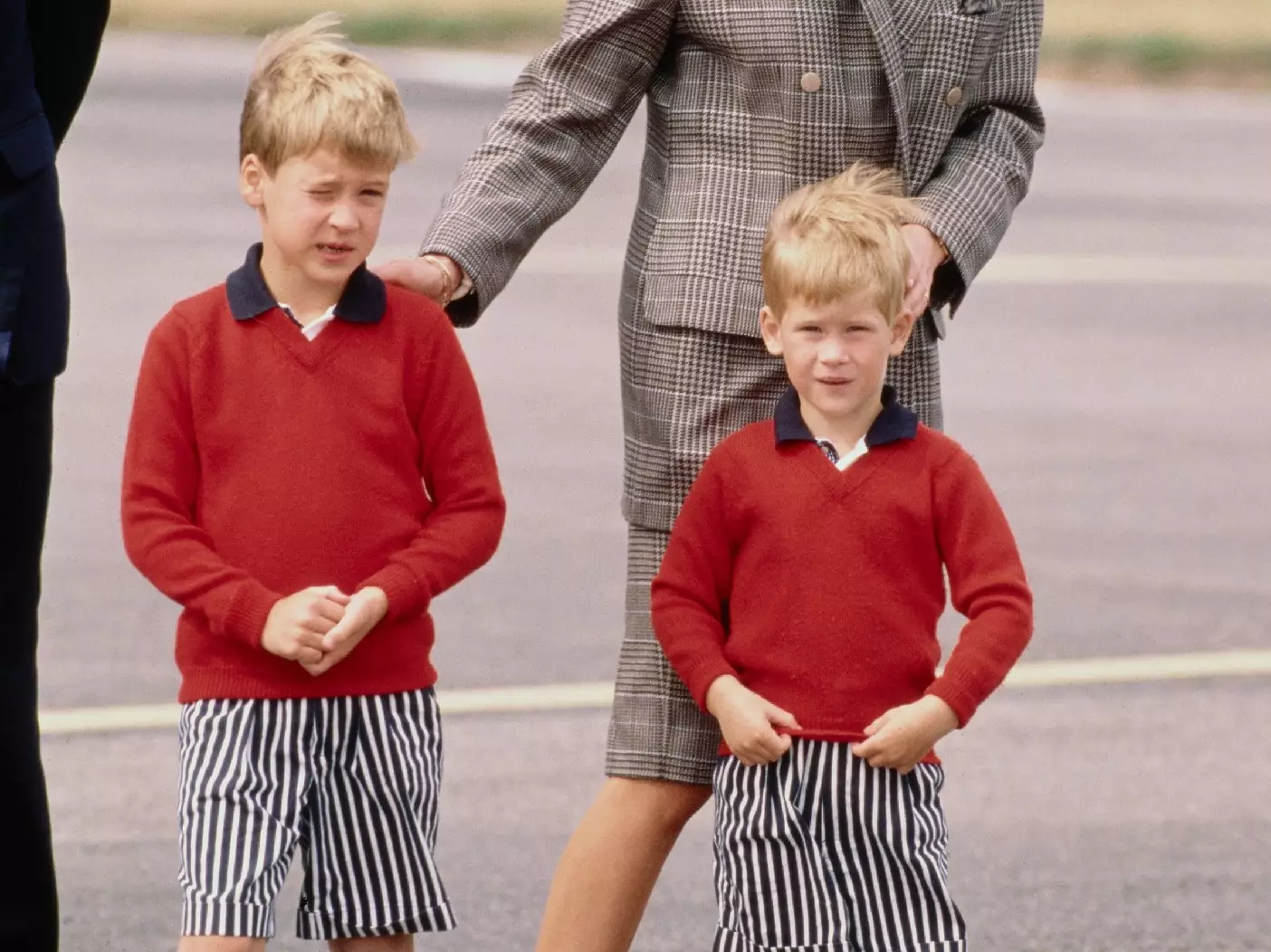 Il video del principe William, Harry da bambini è la prova che la loro rivalità tra fratelli è iniziata da giovane