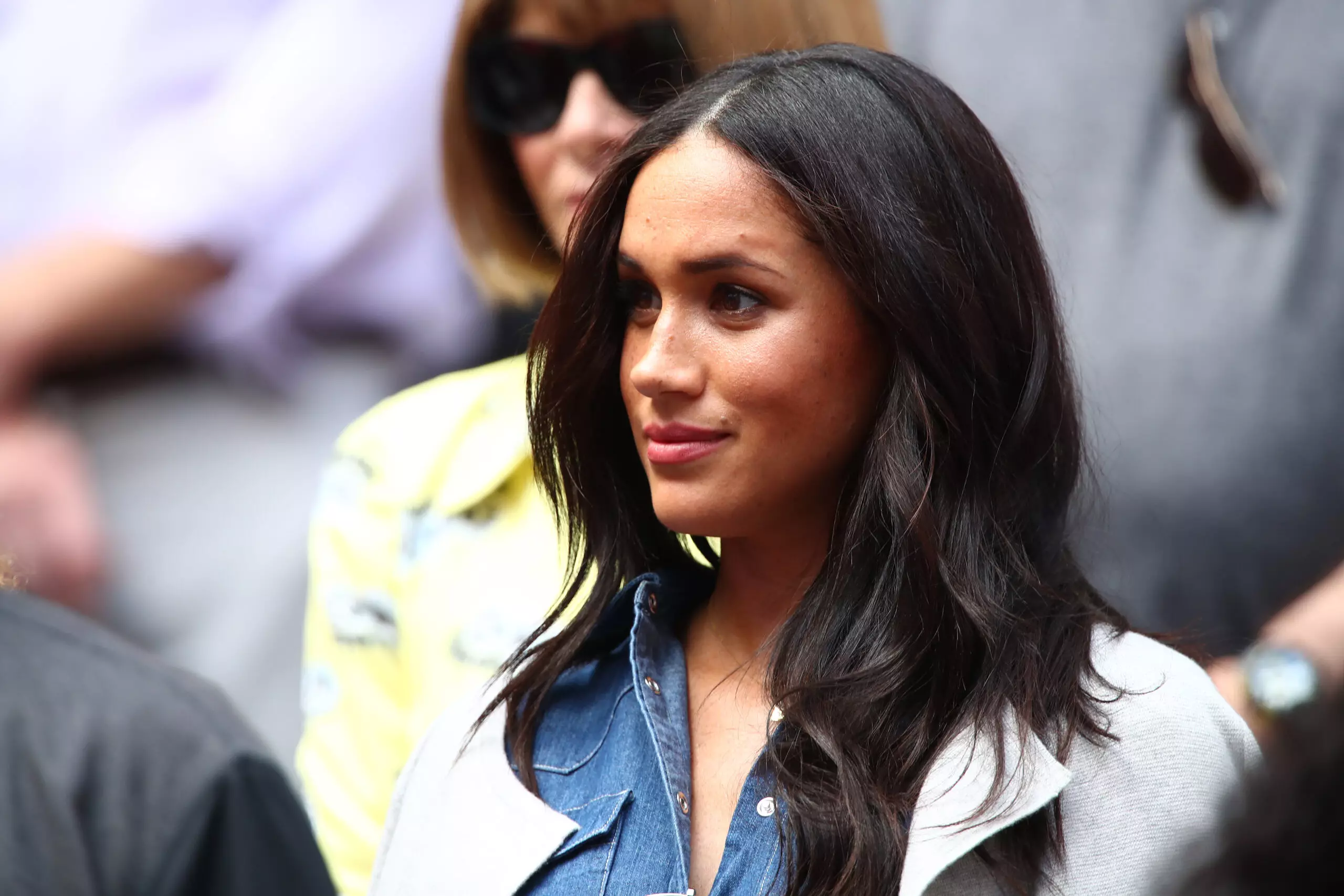 Kubikwa ukuthi uMeghan Markle Ugxile Ngalamafutha Ezinwele Ukungeza I-Touchable Shine, Futhi Ingaphansi Kwe-$ 25