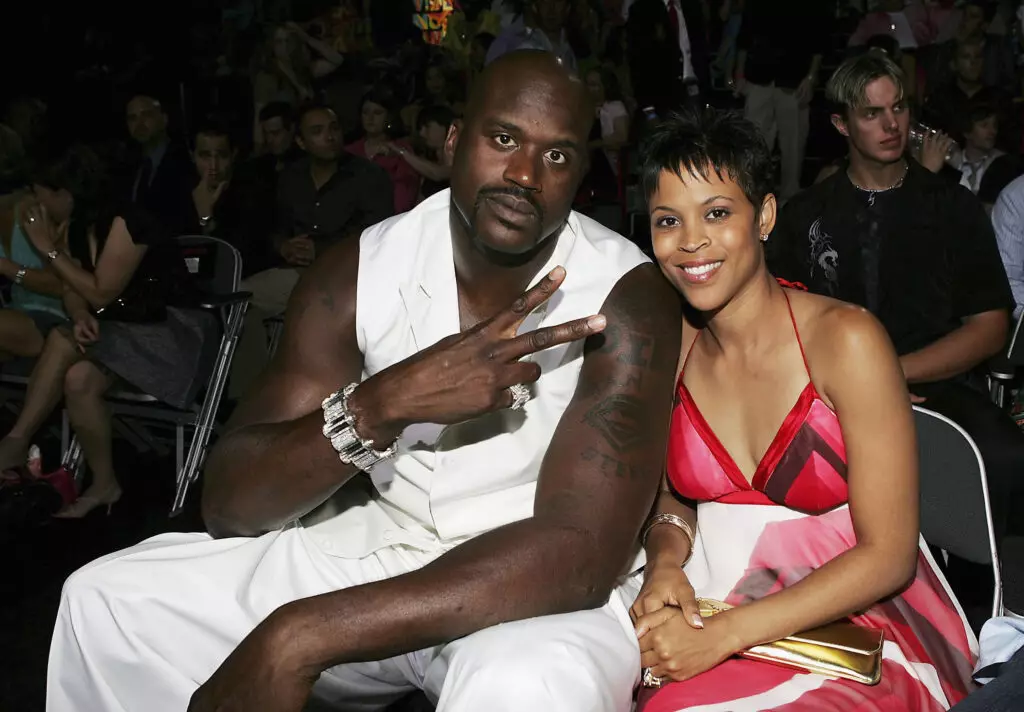 MIAMI - 29. ELOKUUTA: Koripalloilija Shaquille O'Neal ja vaimo Shaunie O'Neal vuoden 2004 MTV Video Music Awards -tilaisuudessa American Airlines Arenalla, 29. elokuuta 2004 Miamissa, Floridassa.