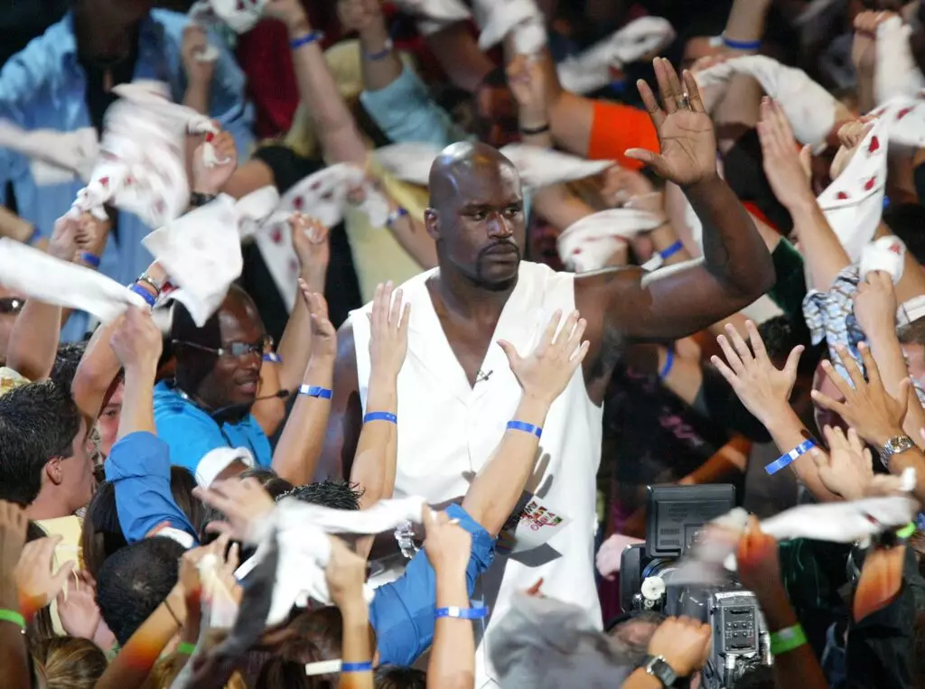 מיאַמי - 29 אויגוסט: Shaquille O'Neal ביי די 2004 MTV ווידעא מוזיק אַוואַרדס אין די אמעריקאנער אַירלינעס אַרענאַ 29 אויגוסט 2004 אין מיאַמי, פלאָרידאַ.