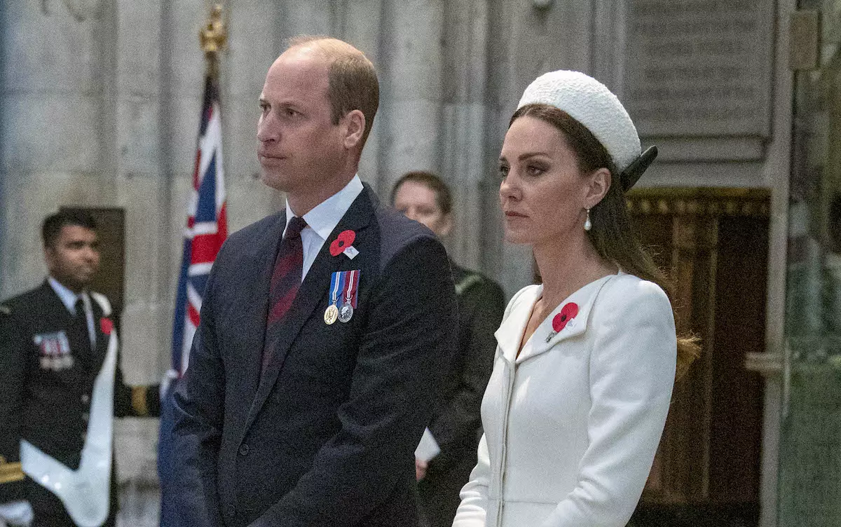 Kate Middleton i el príncep William presumptament es barallen per com criar el príncep George, afirma Royal Gossip