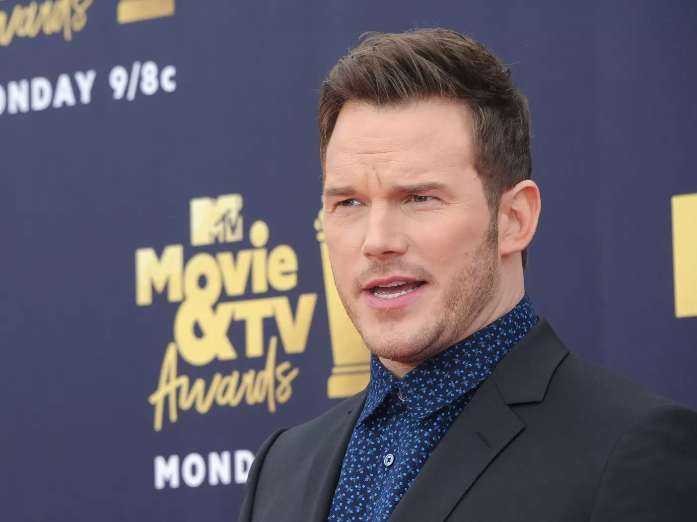 Mae Ymddangosiad Anadnabyddadwy Chris Pratt Mewn Sioe Netflix Mae Cefnogwyr yn Gofyn Beth Ddigwyddodd i'w Wyneb