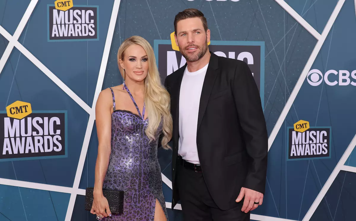 Carrie Underwood Didakwa 'Merempuh' Suami Selepas 'Pergaduhan Terburuk Mereka,' Kata Sumber Tanpa Nama