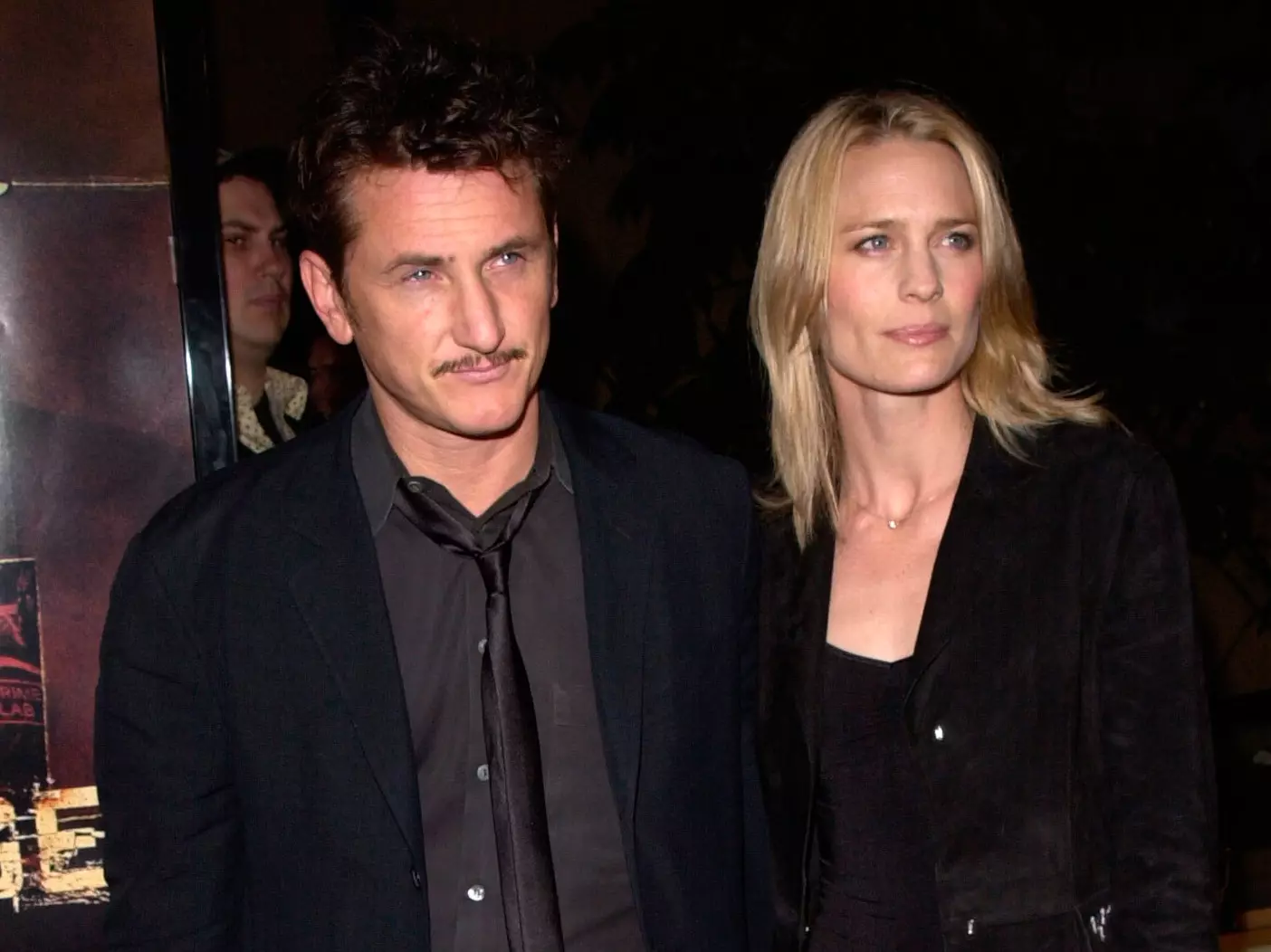 ຊອກຫາກັບຄືນໄປບ່ອນ Sean Penn, Robin Wright ໃນຜ້າພົມແດງທ່າມກາງການຢ່າຮ້າງທີສາມຂອງລາວ