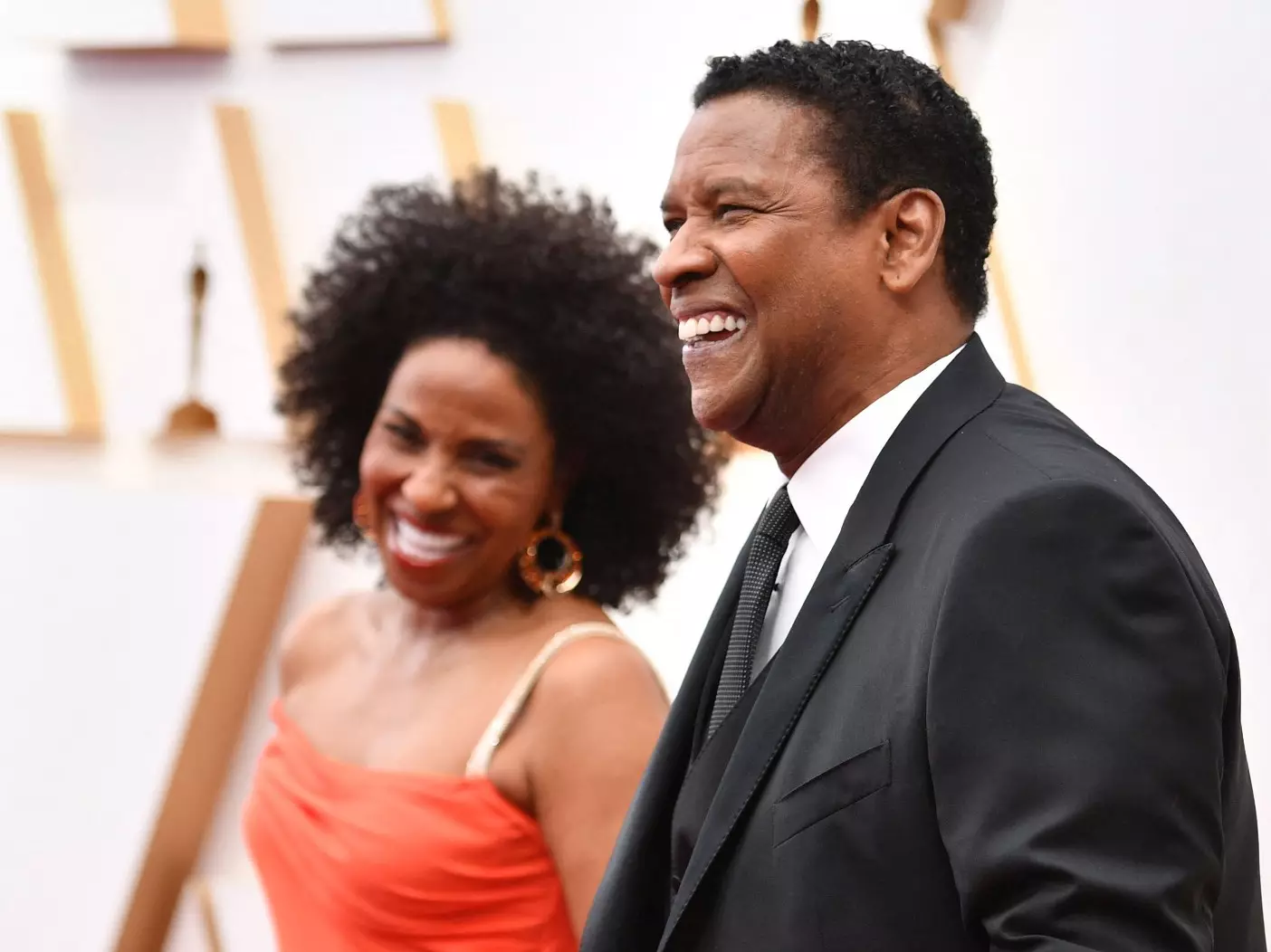 Denzel Washington's vrouw Pauletta is de beste rode loperpartner in Hollywood