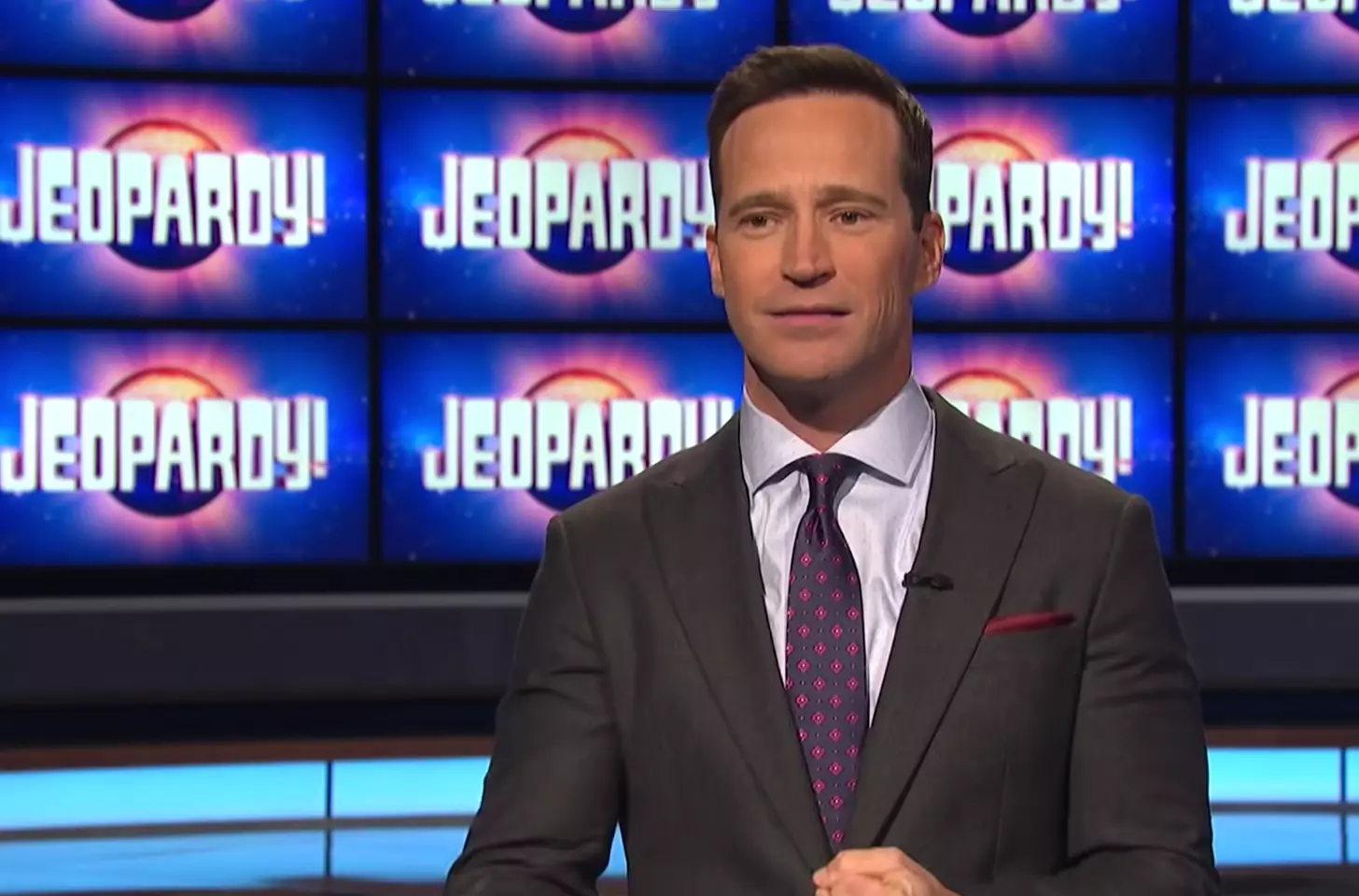 Mike'as Richardsas pasitraukia kaip „Jeopardy!“ Šeimininkas