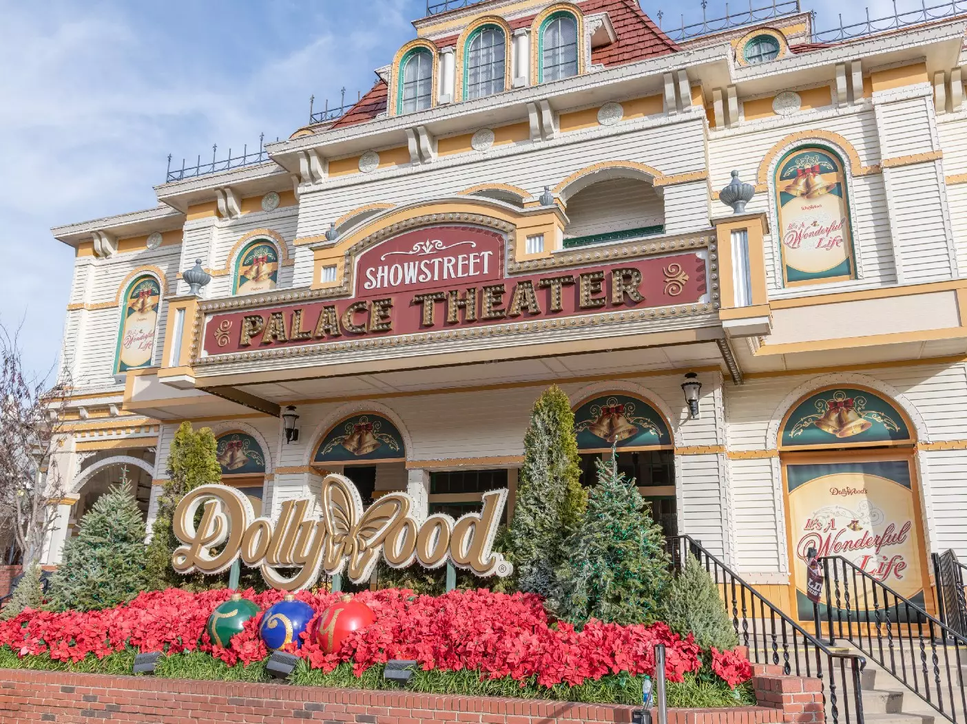 Kial Estas Ironie, ke Konservativuloj Ŝanĝas Feriajn Planojn Al Dollywood De Disney World