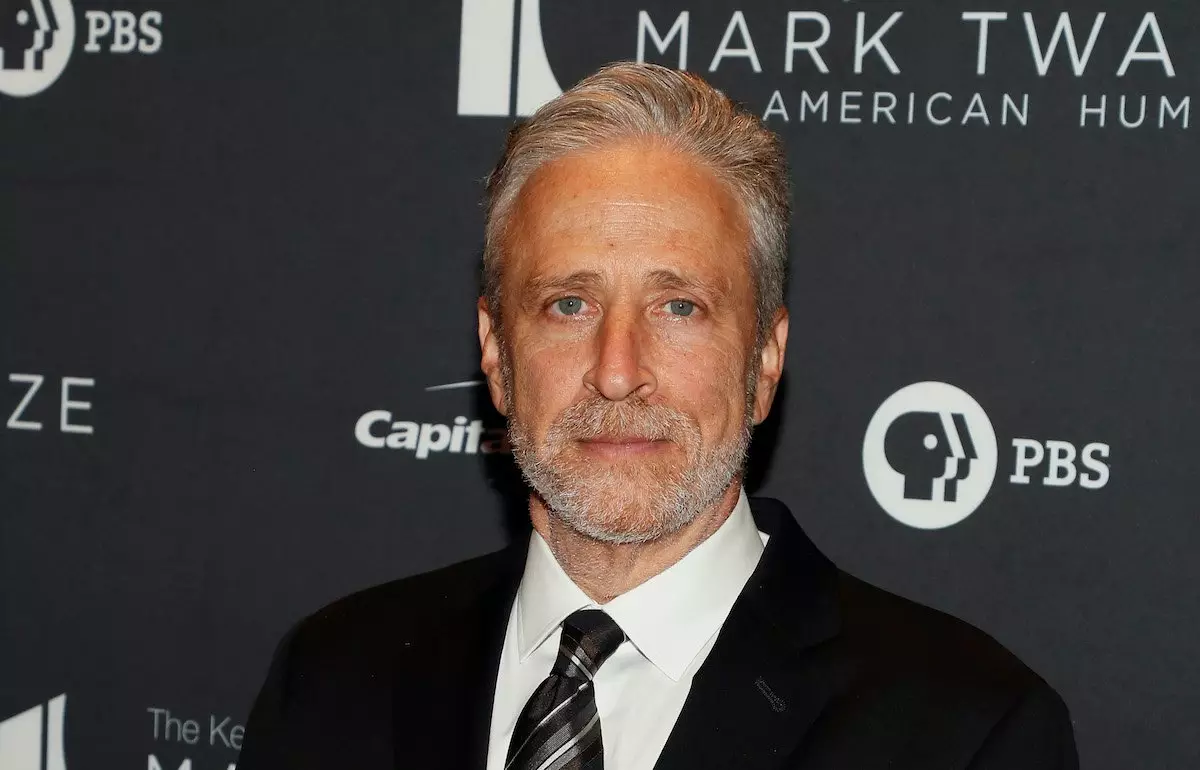 Kahtlane Insider ütleb, et Jon Stewart on väidetavalt rööbastelt väljas, hirmutas töötajaid pärast saate hinnangute järsku langust