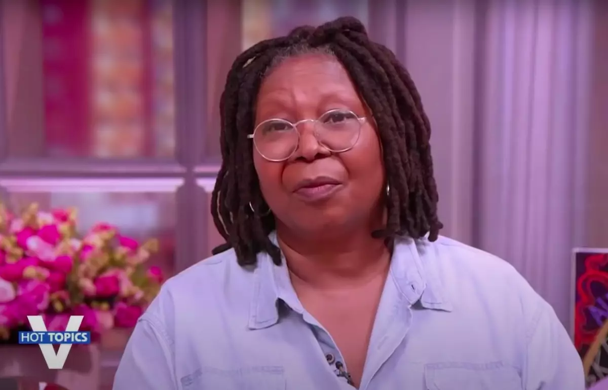 ለምን Whoopi ጎልድበርግ በ'እይታ' ላይ ብቸኛው መደበኛ ተባባሪ አስተናጋጅ ነው