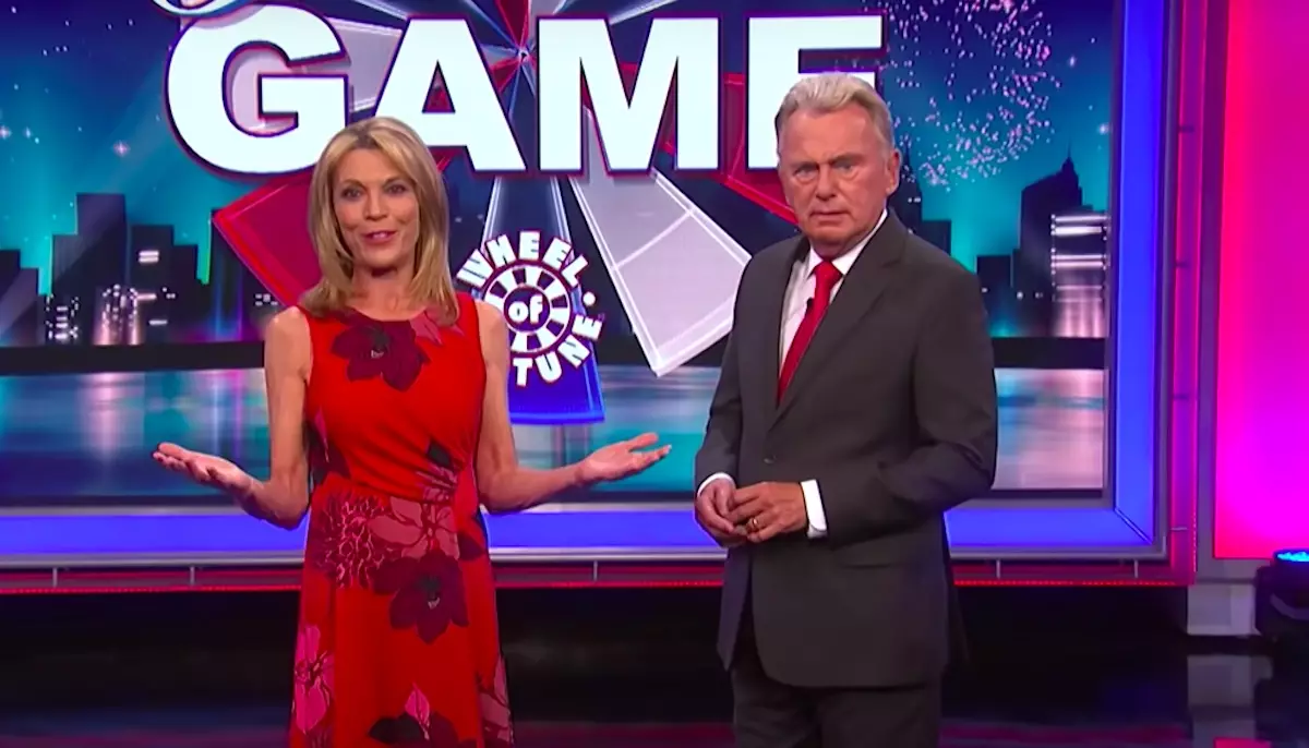 Pat Sajak supostamente ofende a Vanna White, a tripulación de 'Wheel' supostamente quere que o despidan, mostra as afirmacións dos fofocas