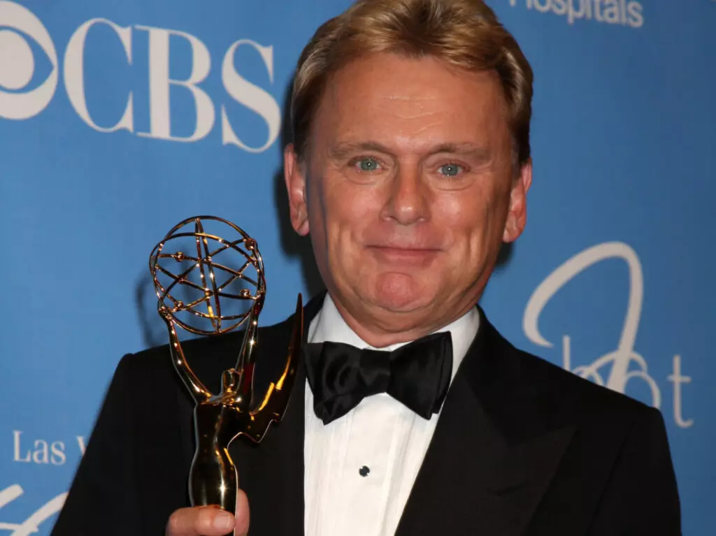 LAS VEGAS - Okudu 19: Pat Sajak ninu Yara Tẹ ti 38th Daytime Emmy Awards ni Hilton Hotel & Casino ni Oṣu Karun ọjọ 19, Ọdun 2010 ni Las Vegas, NV.