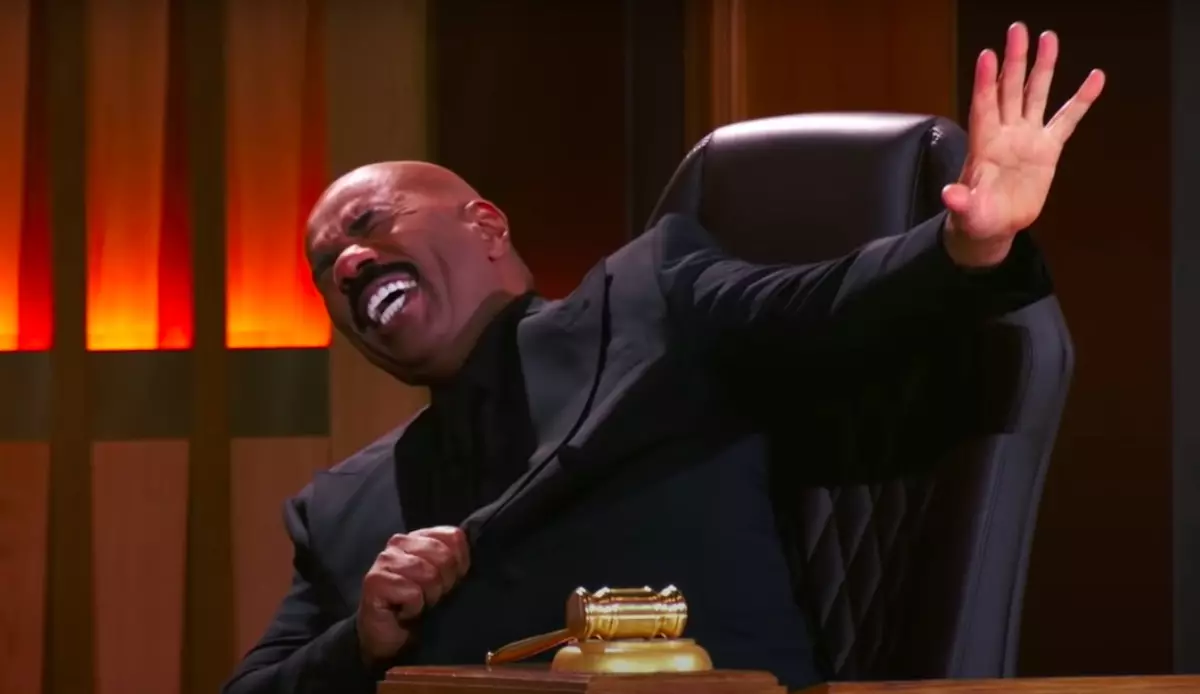 Rechter Steve Harvey sloeg door echte rechter voor 'neprechtvaardigheid'