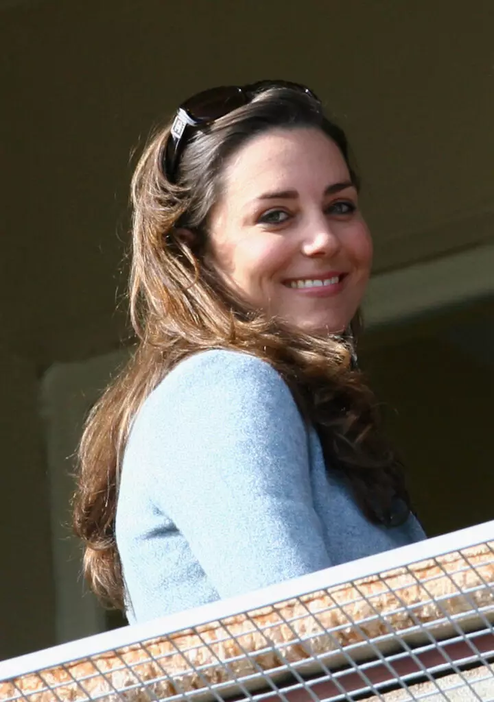 Antaŭrigardo en la Sperton de Kate Middleton Renkontiĝi kun Princo 388_4