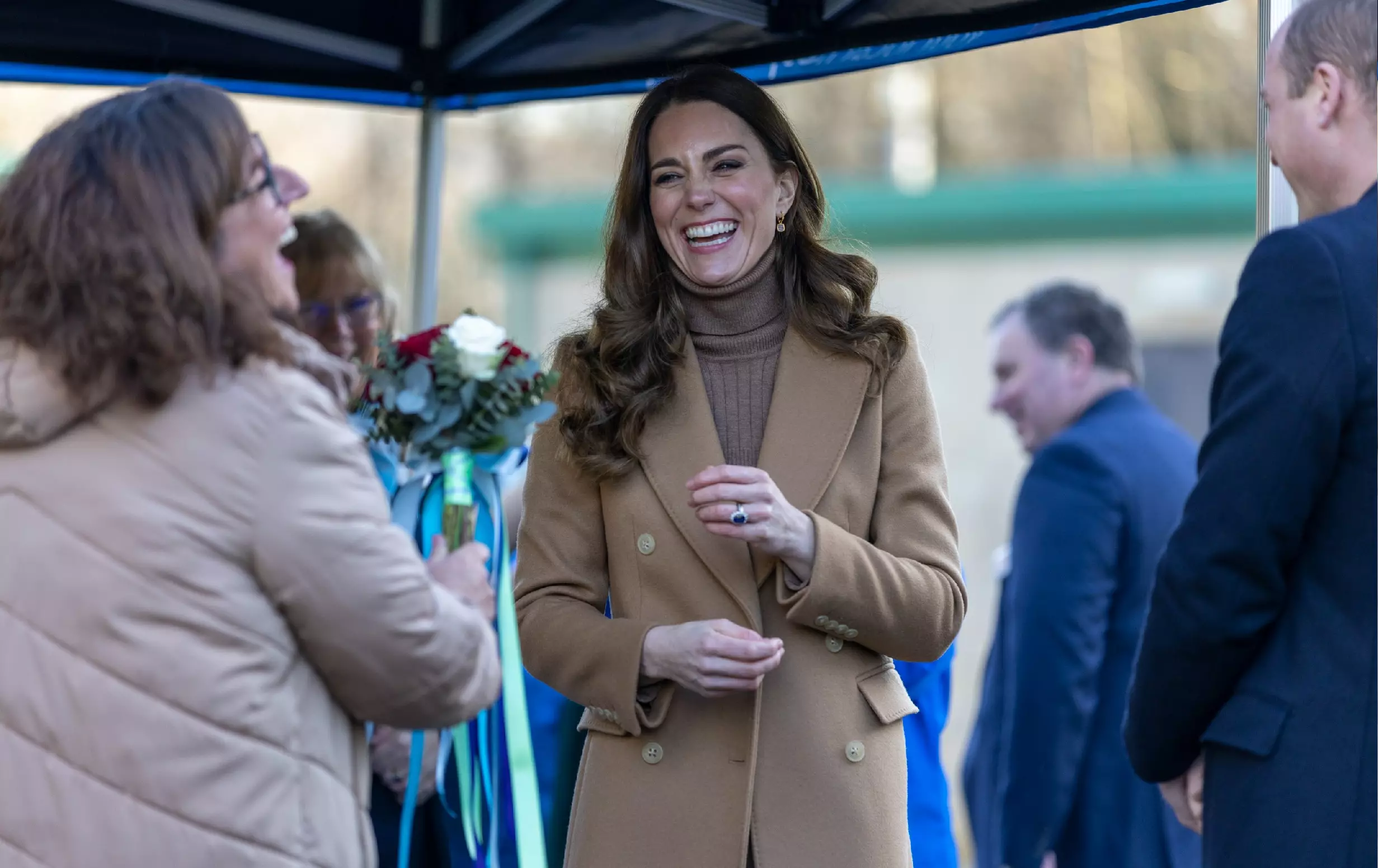 Kate Middleton luce deslumbrante en marrón durante su visita a Lancashire