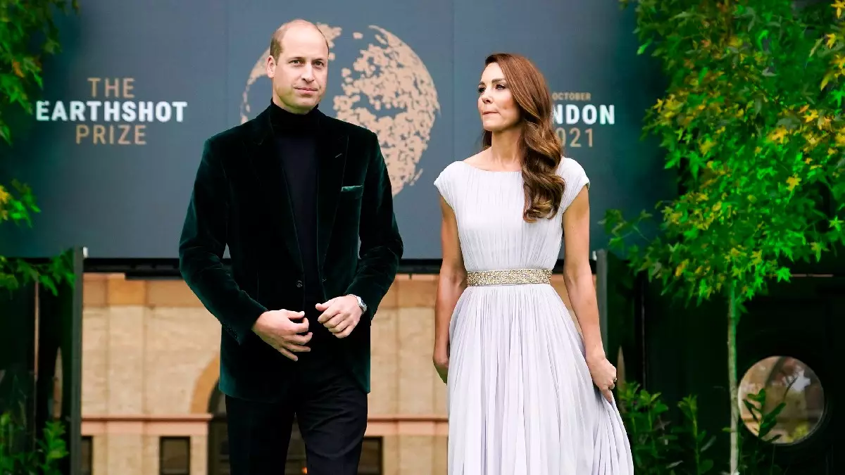 Komawa Bayan Hotunan Yarima William, Kate Middleton na Gaisuwar Jama'a