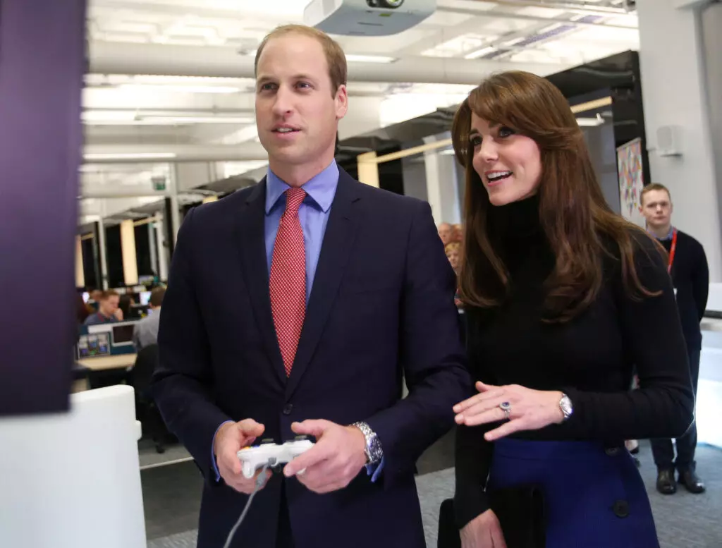 Kate Middleton en Prins William glimkje tegearre op in universiteit