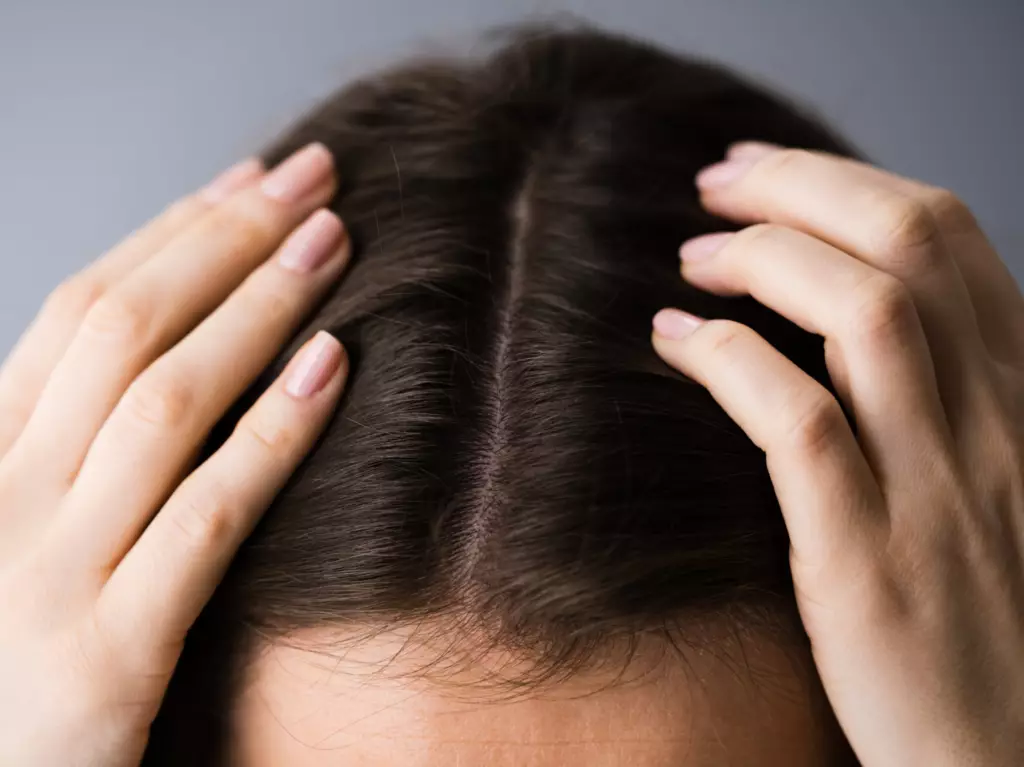 Haarverzorging en kleuren voor vrouwen in schoonheidssalon