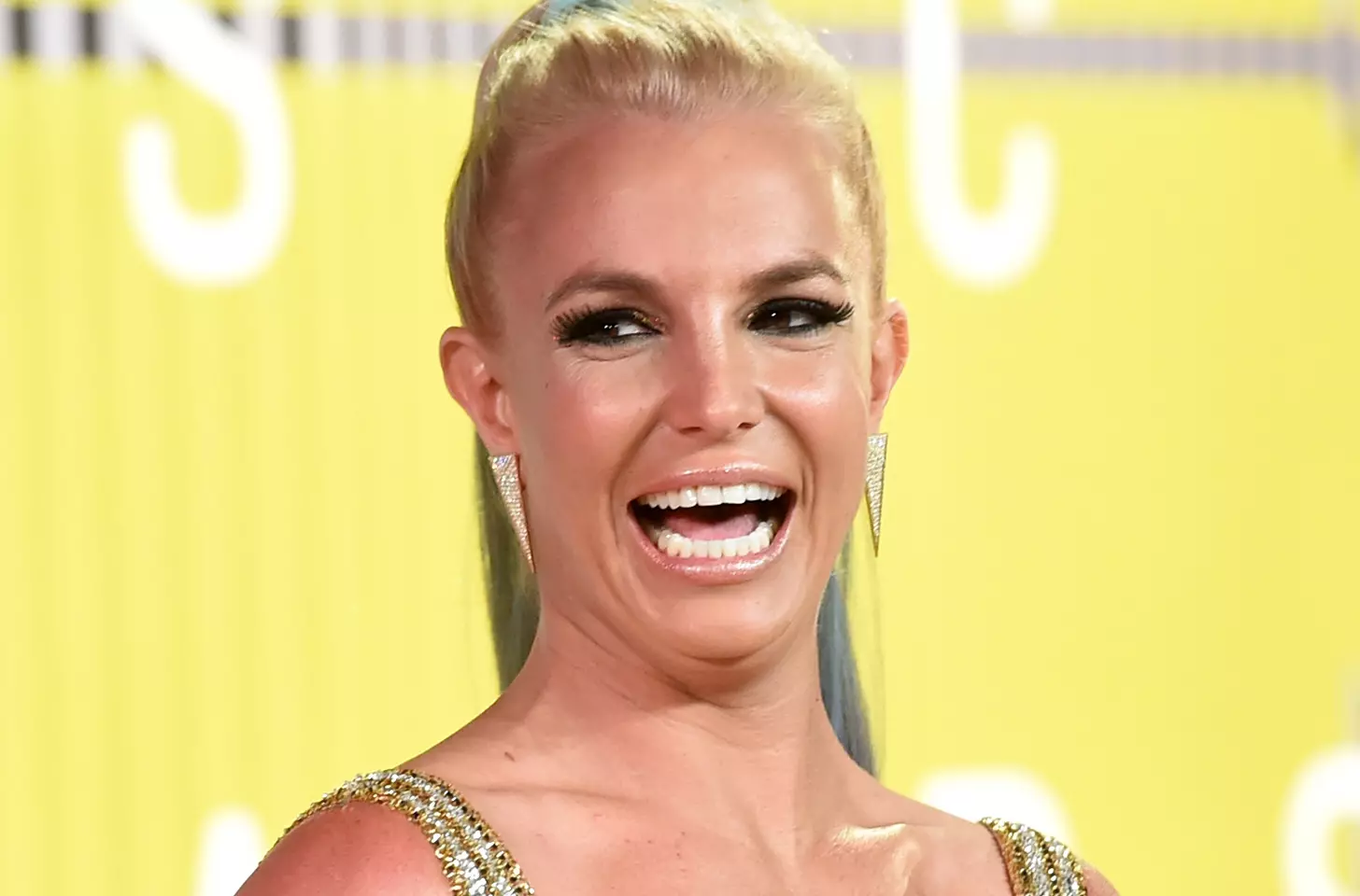 Britney Spears Pasang dina Acara Pantun Instagram tina 'Pakéan Saeutik Panas'