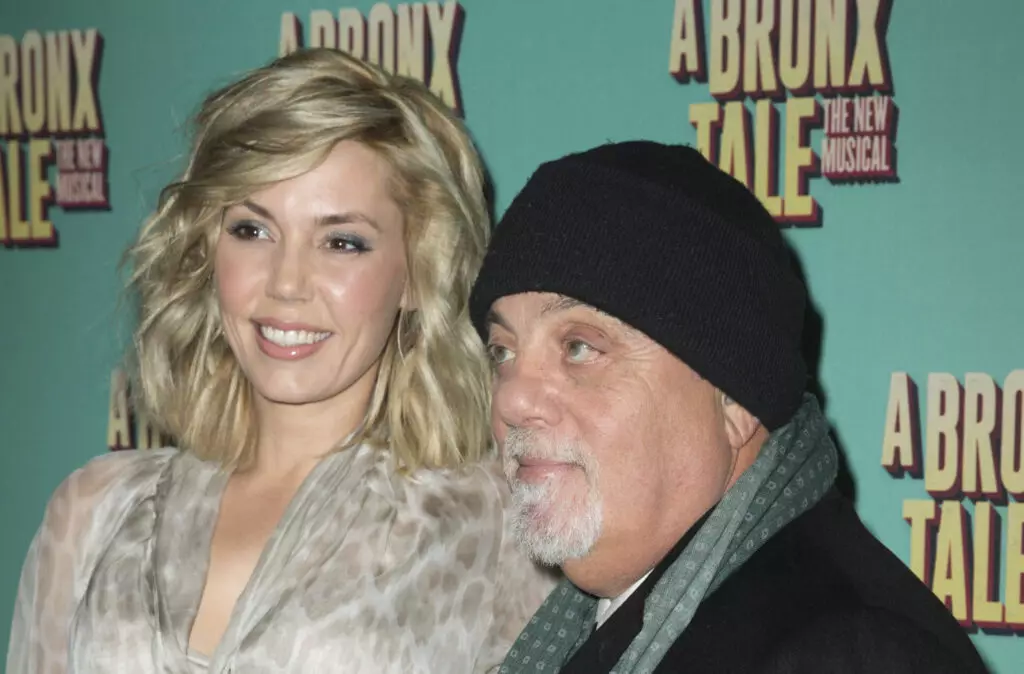 Si Billy Joel at ang kanyang asawang si Alexis Roderick ay dumalo sa pagbubukas ng gabi ng 'A Bronx Tale'