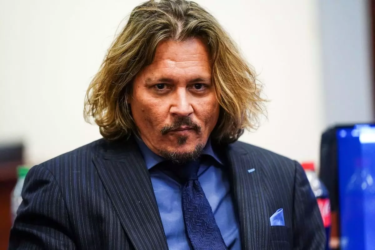 Johnny Depp dia voalaza fa 'manapotipotika ny mizana', namana manahy teo afovoan'ny fanenjehana an'i Amber, hoy ny loharanom-baovao.