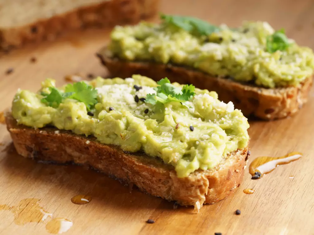 De bedste toppings på avocadotoaster: Sunde måder at sætte gang i denne morgenmadsprodukt