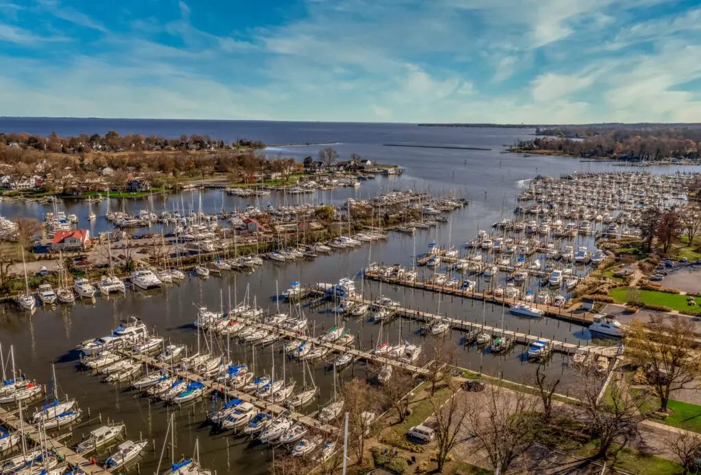 Flygfoto av båtar i Chesapeake Bay i Deal Island, Maryland