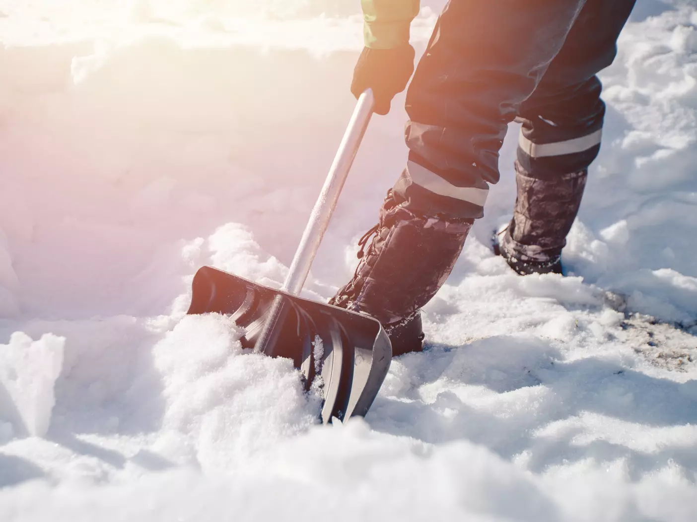 ការ Hack Shoveling Snow នេះនឹងសន្សំសំចៃទាំងពេលវេលា និងផ្នែកខាងក្រោមខ្នងរបស់អ្នក។