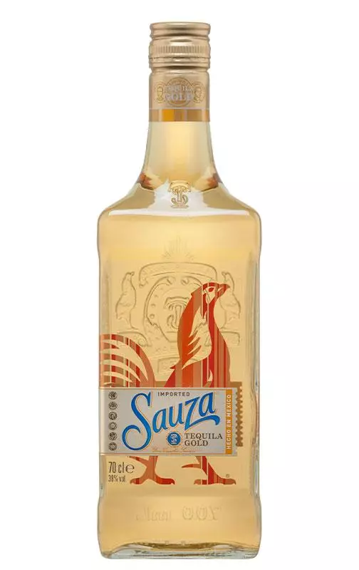 一瓶 Sauza 龍舌蘭酒黃金。