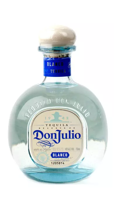 Flaska af Don Julio blanco tequila.