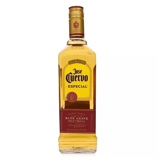 Botella de tequila José Cuervo Especial.