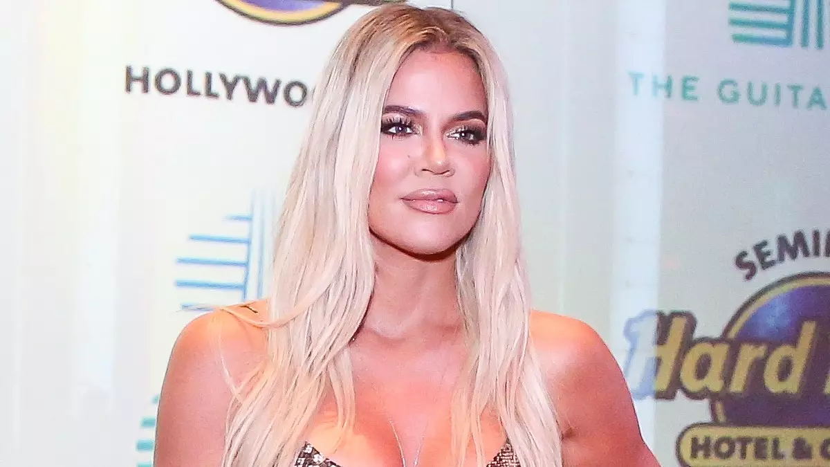 Khloe Kardashian Memecah Keheningan Untuk Menanggapi Klaim Majalah Tentang Travis Scott, Kylie Jenner