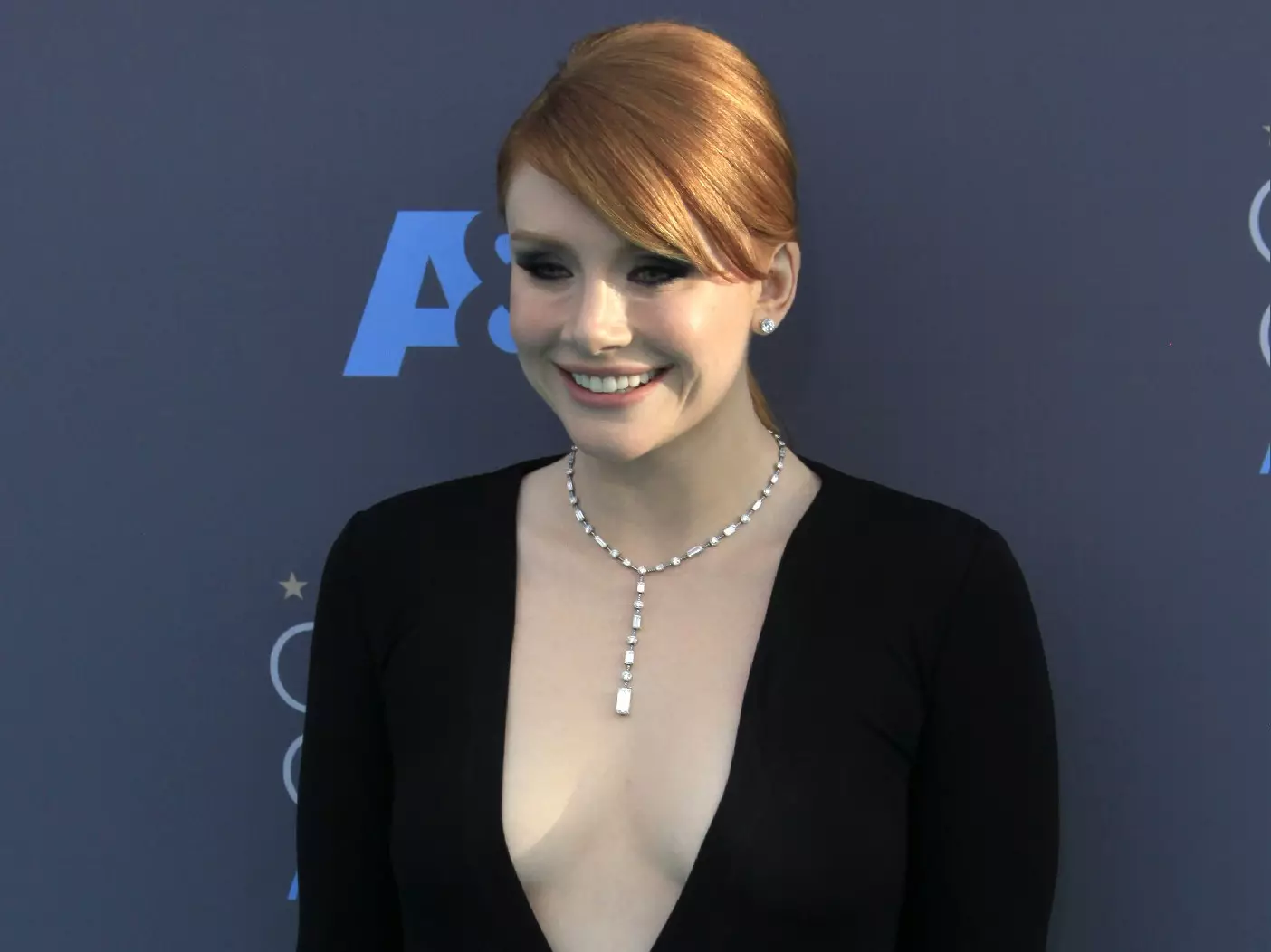 Titingalian Balik Karpét Beureum Terakhir Bryce Dallas Howard Sateuacan Anjeunna Janten Béntang