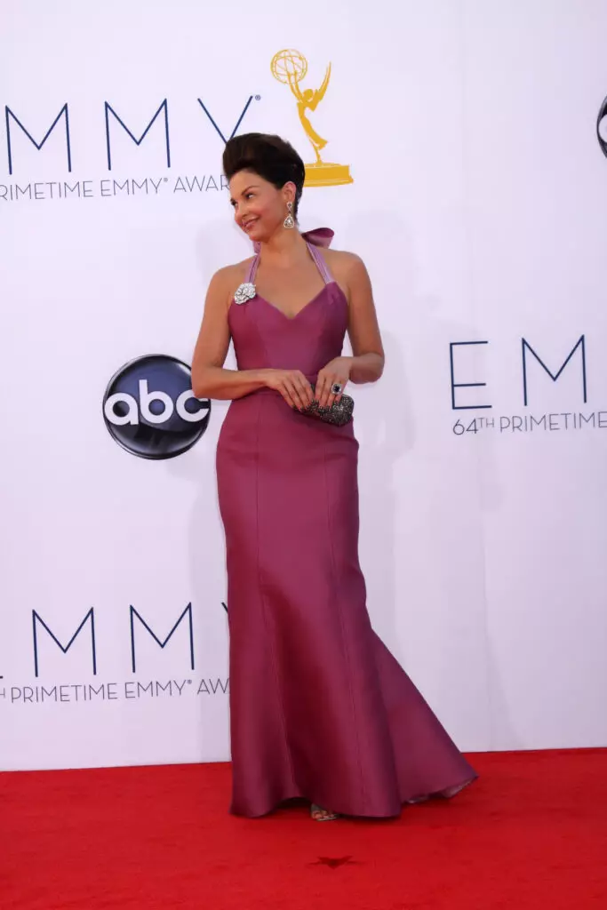 Ashley Judd's Form-Fitting Red Carpet Inotaridzika Ndiyo Yedu Curvy Girl Fashoni Kufemerwa 77_2