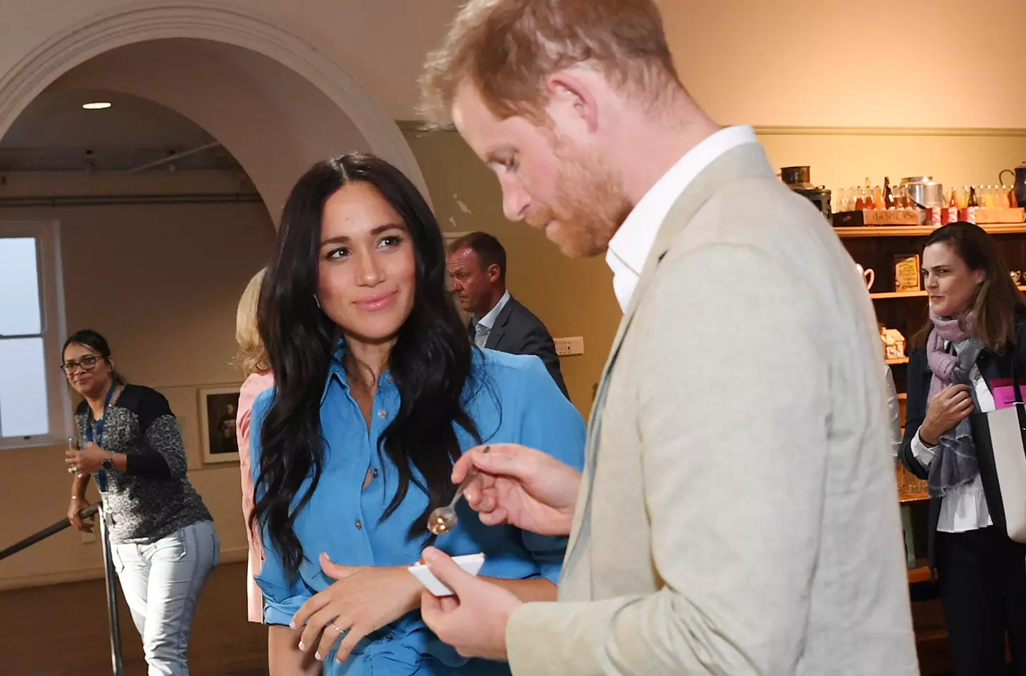 Hvordan Ina Gartens berømte kylling hjalp Emily Blunt, Meghan Markle med å bli forlovet