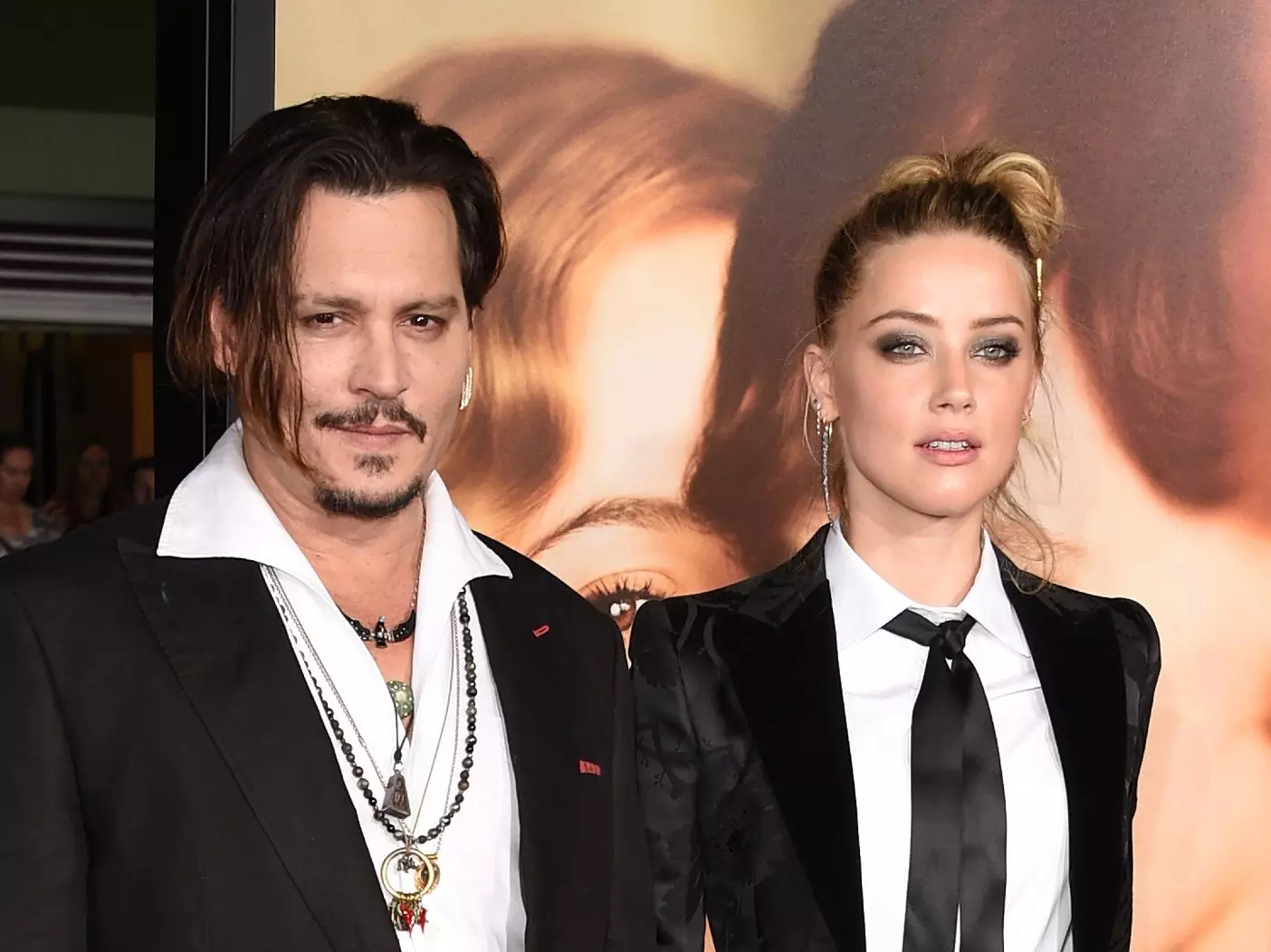 Amber Heard Berhujah Artikel Fitnahnya Mengenai Johnny Depp Adalah 'Perkara Kepentingan Awam'