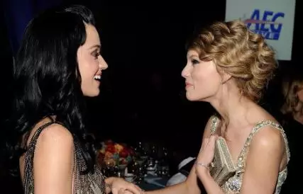 Taylor Swift, Katy Perry Feud Akamutswa NeMade-Up HollywoodLife Stories