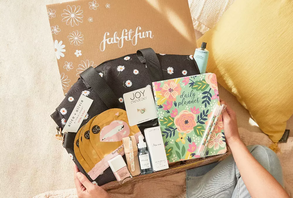 באַקומען $ 10 אַוועק FabFitFun ספּרינג קעסטל - טשעק אונדזער שפּיץ פּיקס!