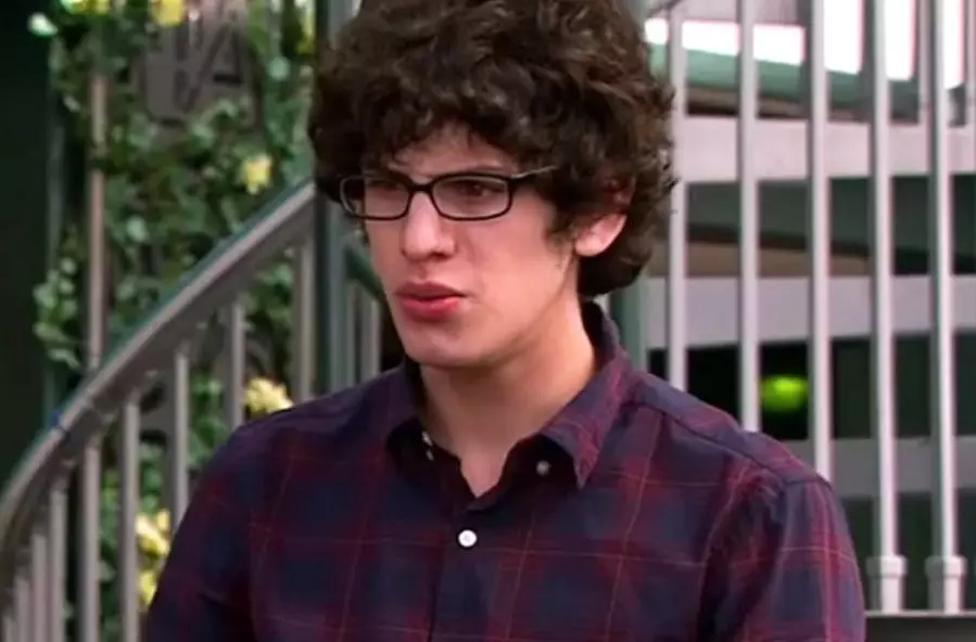 Matt Bennett în rolul lui Robbie Shapiro în „Victorious”.